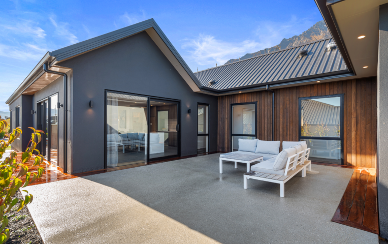 Vertical Shiplap Cladding | Weatherboard Cladding | JSC